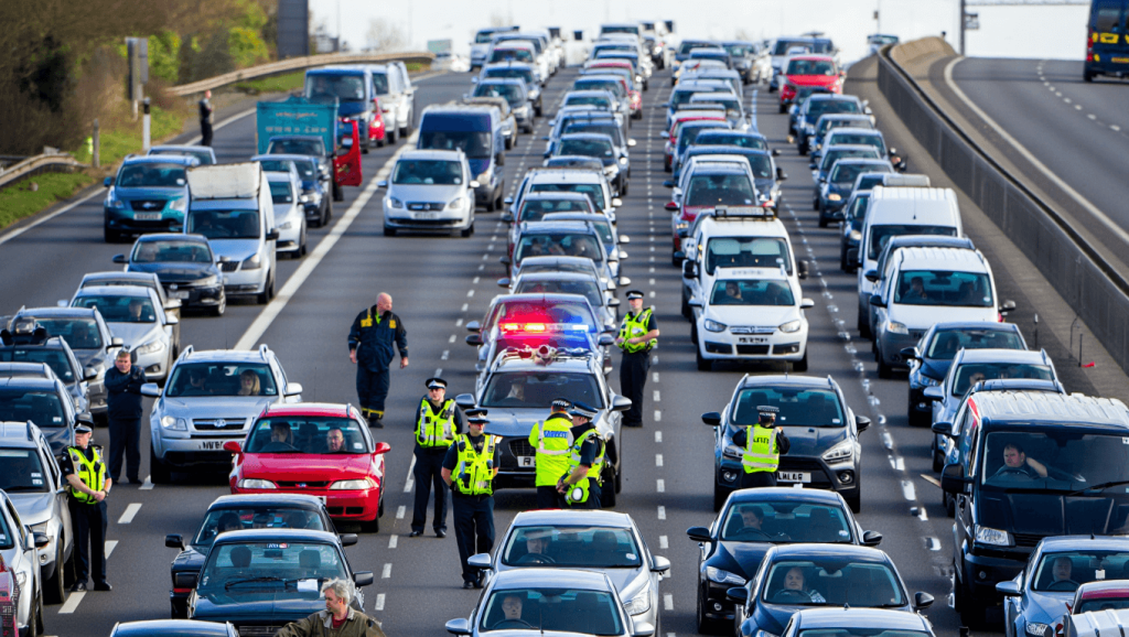 M60 chaos: police incident shuts motorway, drivers face two-hour delays ...